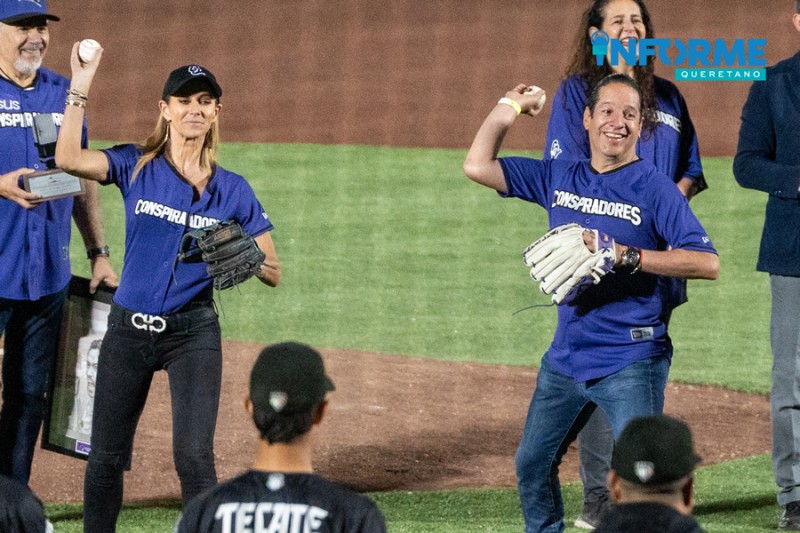 Inauguran el Estadio Finsus de Béisbol de Conspiradores de Querétaro ...